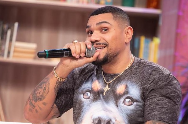 O cantor Naldo faz vários elogios a Moranguinho - Entretenimento